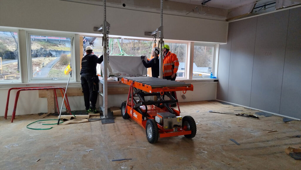 Construction site logistics - Safe material handling - Liftroller